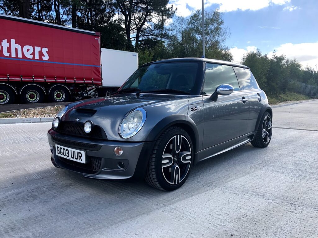 Rare High Spec (Nav / Pano Roof / Heated Screen / Aero Kit) 2003 Mini ...
